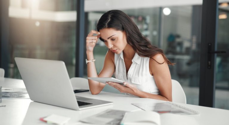 How to Report Someone for Working Cash in Hand and Claiming Benefits? - iBusiness Talk