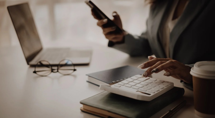 HMRC Uniform Laundry Allowance | Who Qualifies and How to Apply?