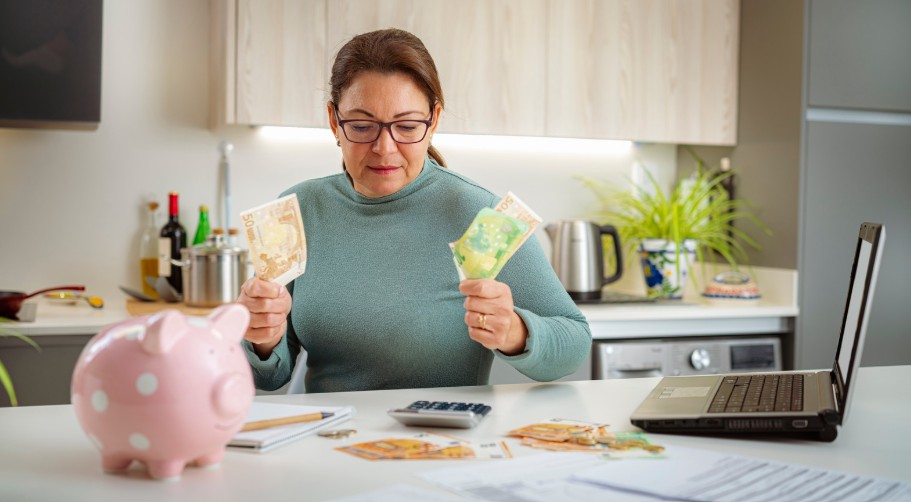 Monzo 1p Savings Challenge for 2025 | How to Save £667.95? - iBusiness Talk
