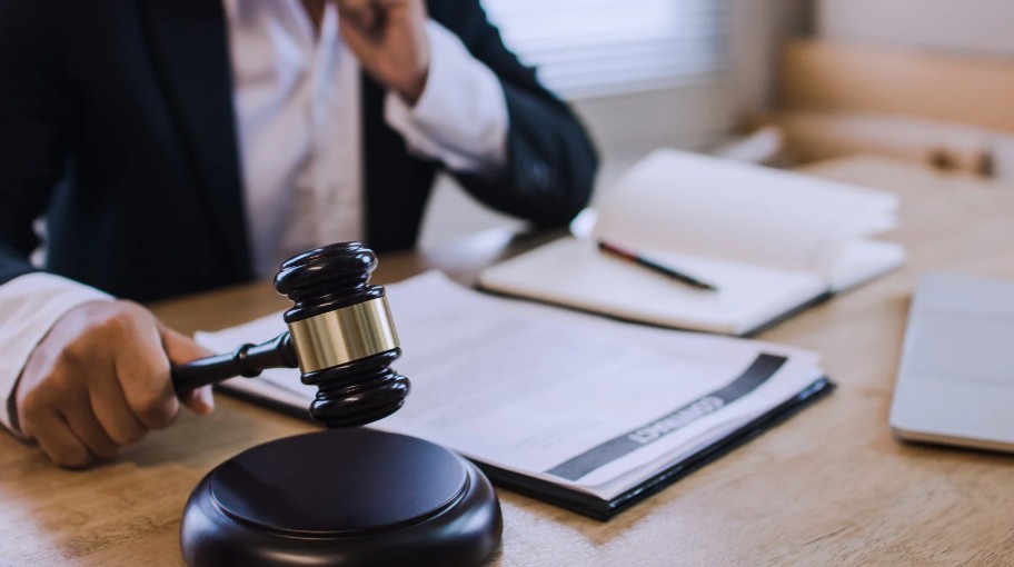 Solicitor vs Lawyer | What’s the Difference and Which One Do You Need?