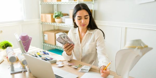 How Does Trading 212 Make Money and Stay Profitable? - iBusiness Talk